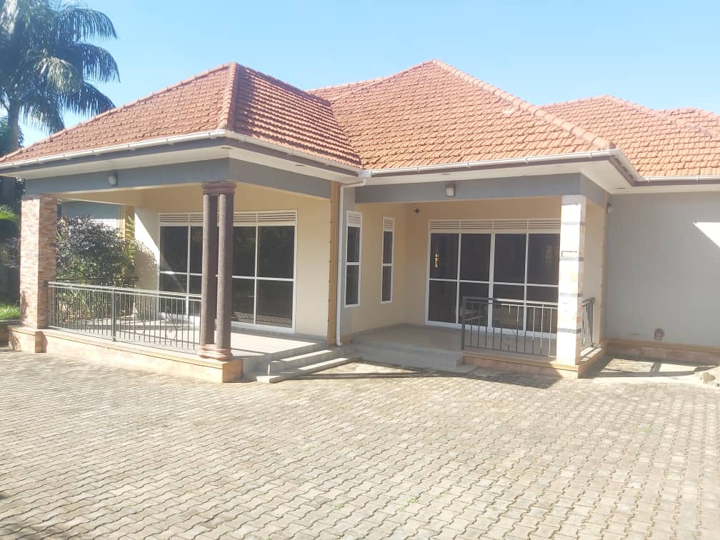 4 Bedroom House In Bwebajja - Aderok Real Estates Uganda