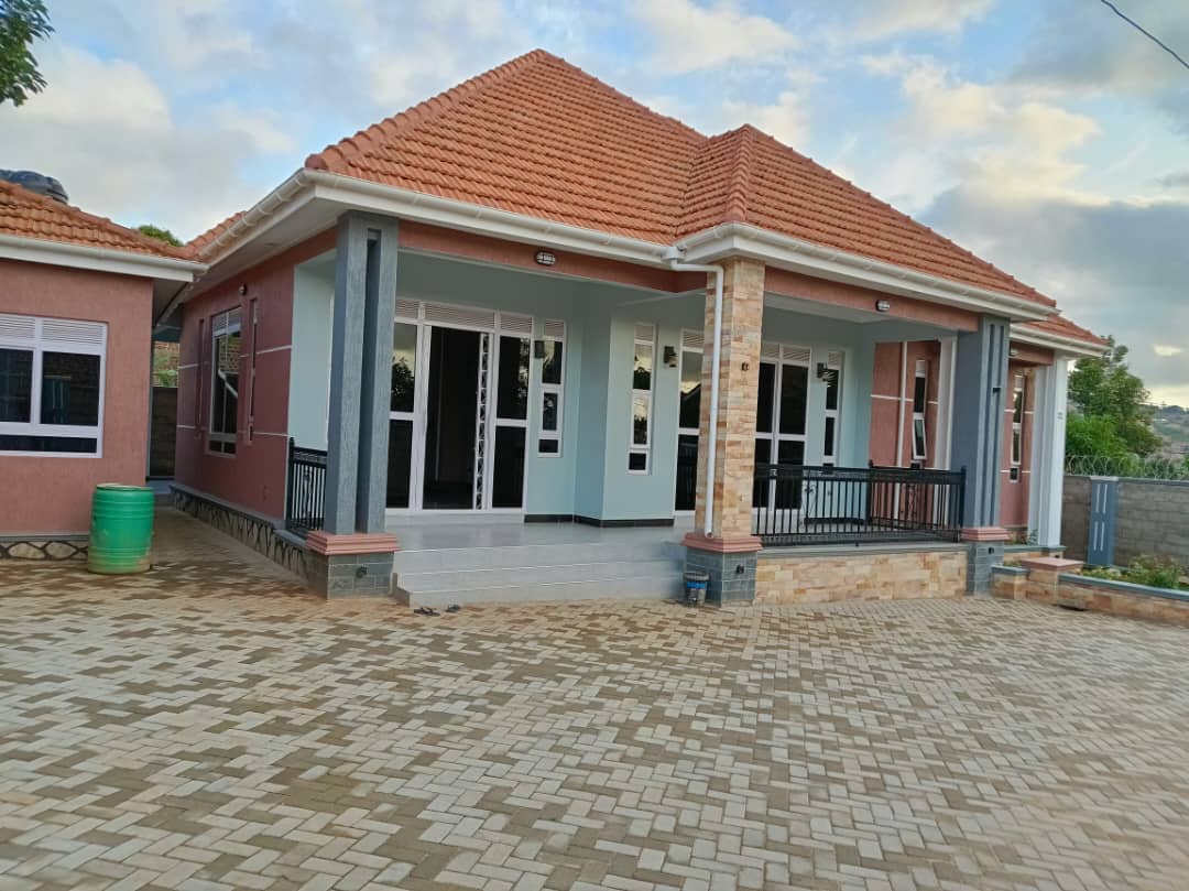 3 Bedroom House In Kitende - Aderok Real Estates Uganda